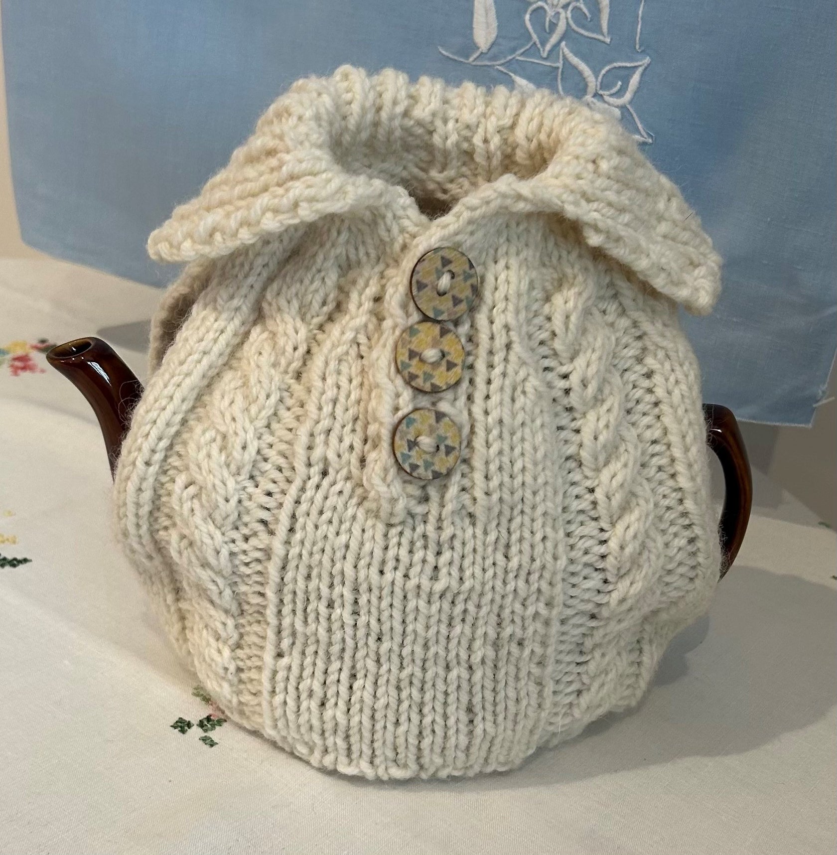 Hand Knit Irish Tea Cosy - "Cara" Cream – Irish Linen Stores